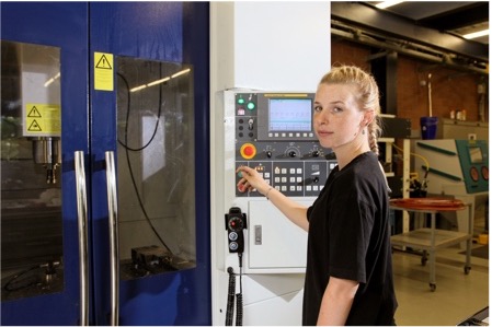 Découvrez le métier d’automaticien·ne ‒ Apprentissage ‐ EPFL