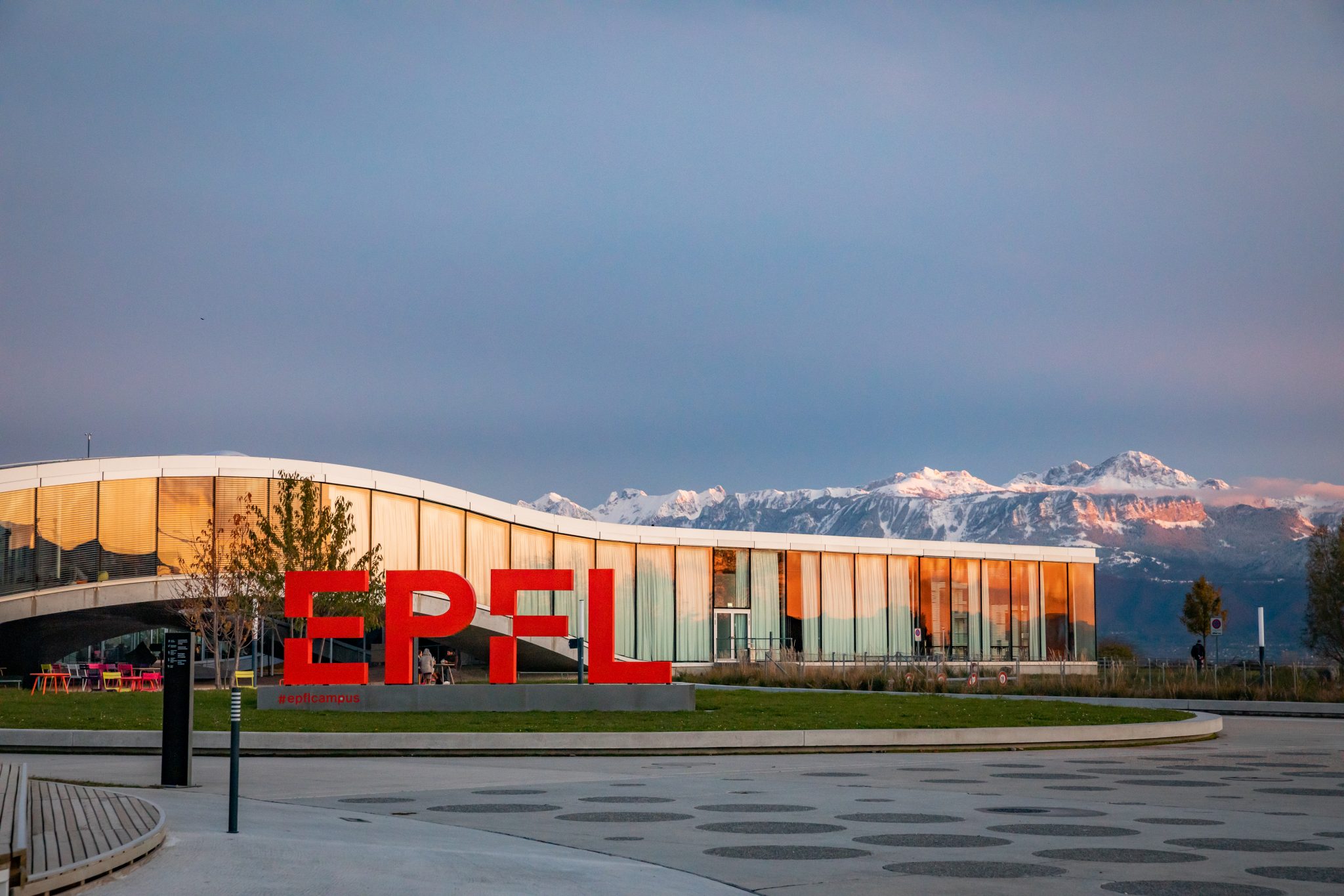 Rolex Learning Center guided tour ‒ Visit EPFL ‐ EPFL
