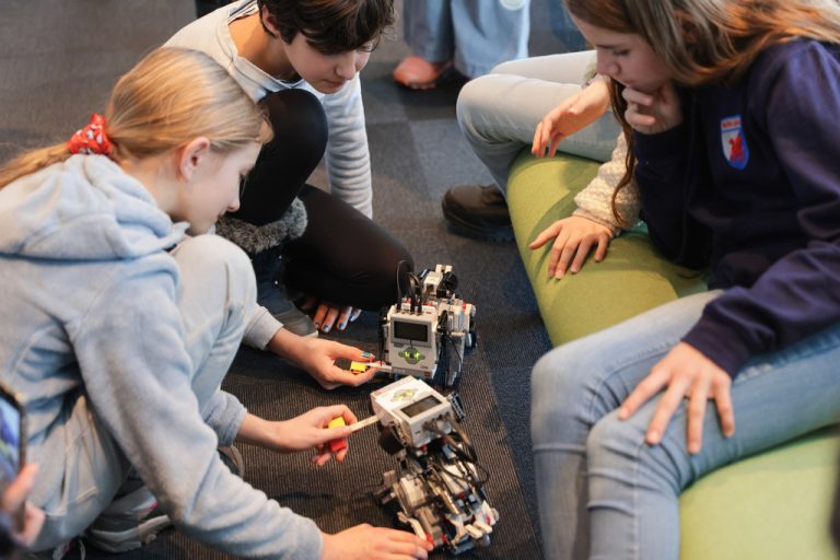 Computational thinking education ‒ Teaching ‐ EPFL