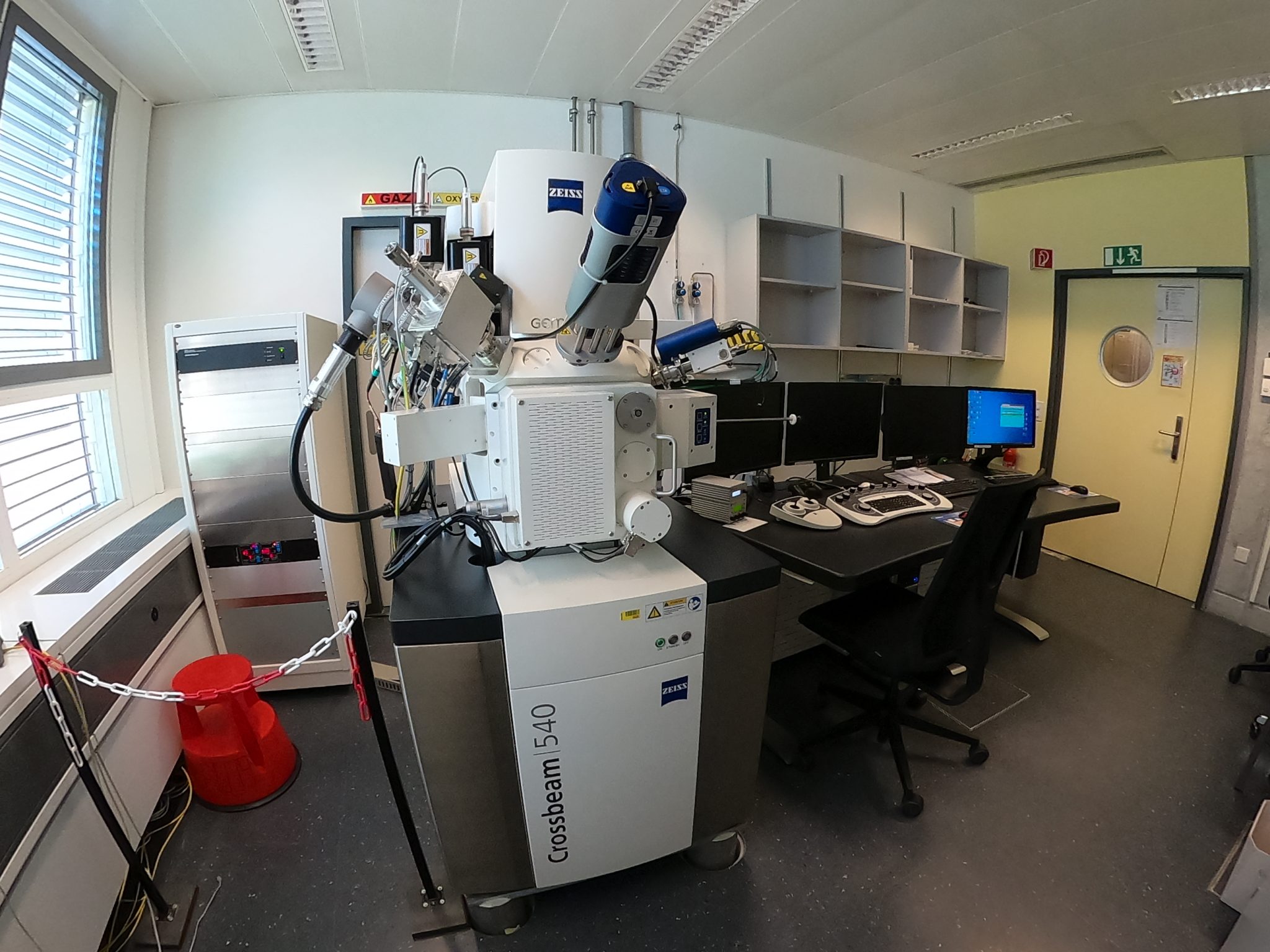 Zeiss CrossBeam 540 ‒ CIME ‐ EPFL