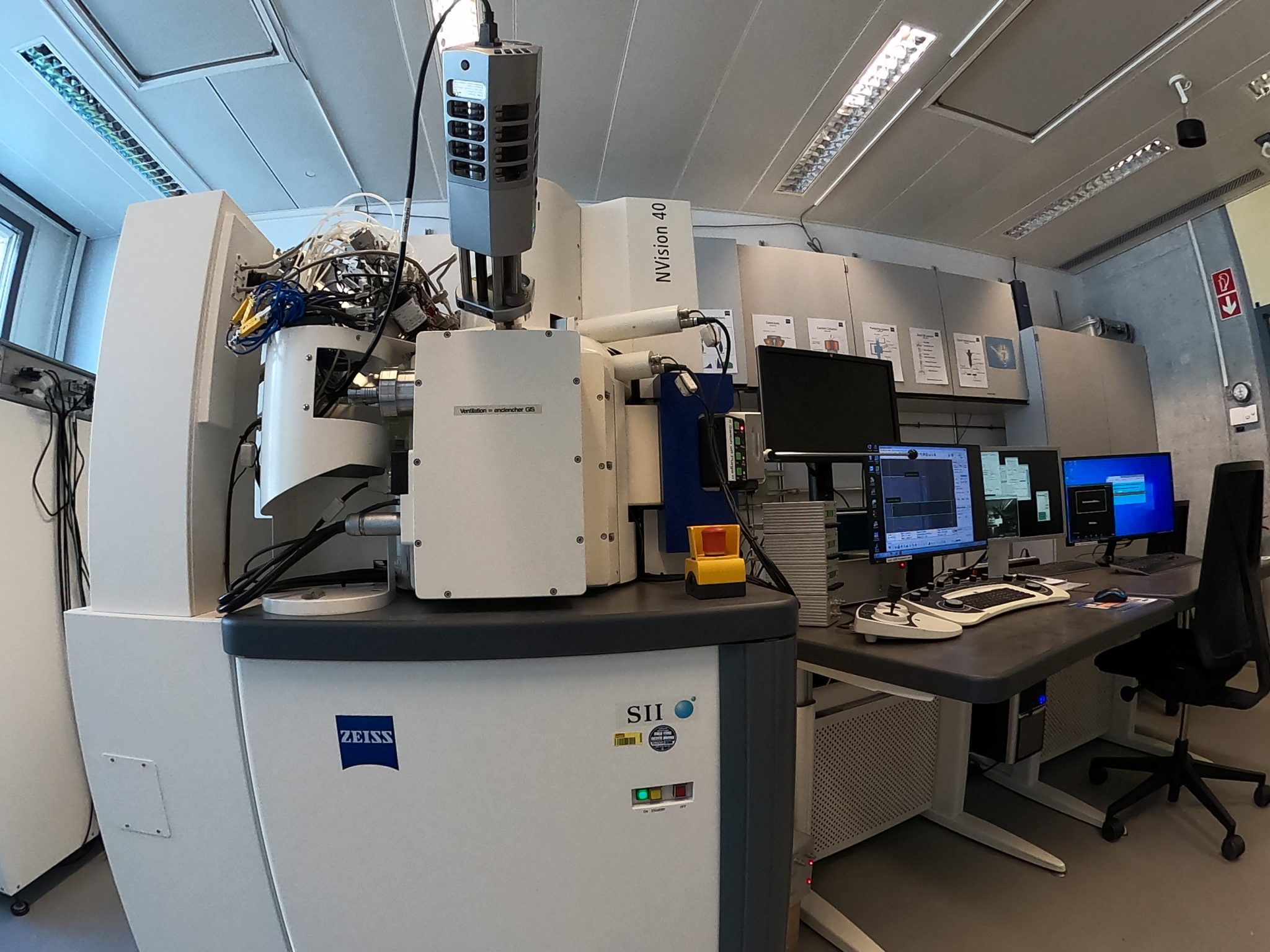 Zeiss NVision ‒ CIME ‐ EPFL