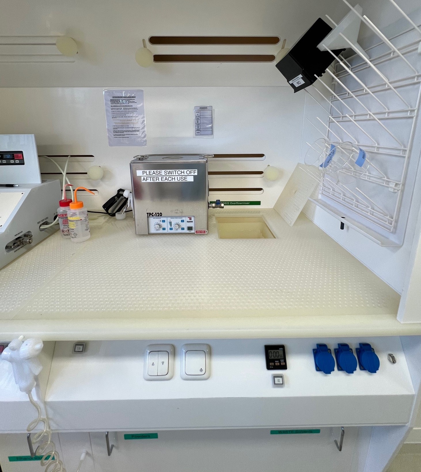 Etching ‒ Center of MicroNanoTechnology CMi ‐ EPFL